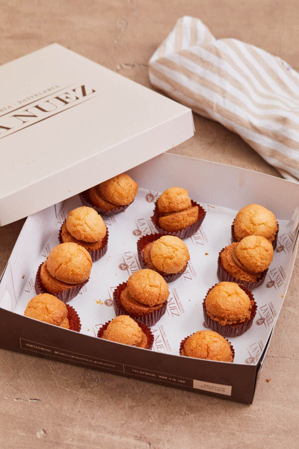 Cocaditas Rellenas de Manjar – LA NUEZ