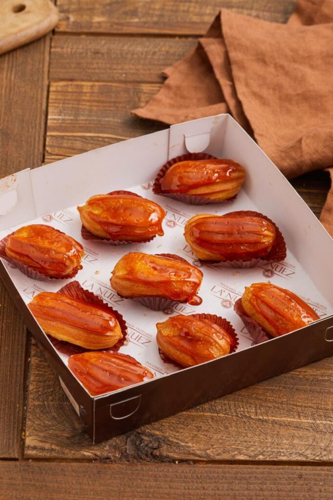 Relampaguito de Caramelo Relleno de Crema Pastelera – LA NUEZ
